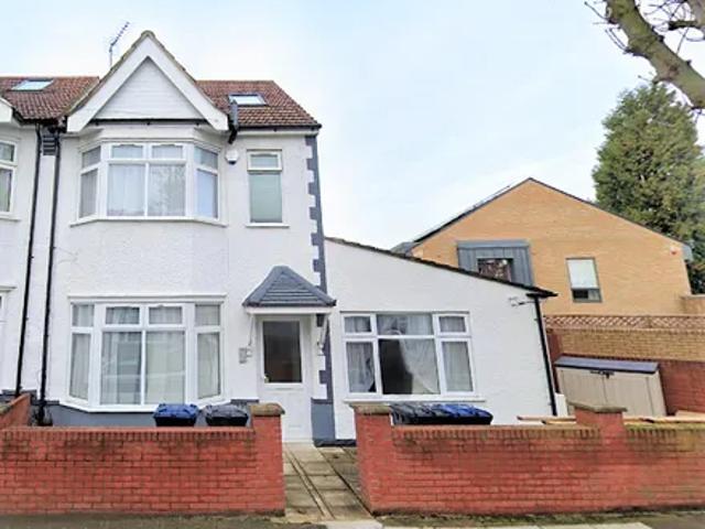 Wroughton Terrace, London, NW4 4LE, United Kingdom | 2 bed apartment for rent #138931503 | Rentberry