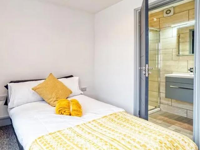 Wroughton Terrace, London, NW4 4LE, United Kingdom | Room for rent #138850854 | Rentberry