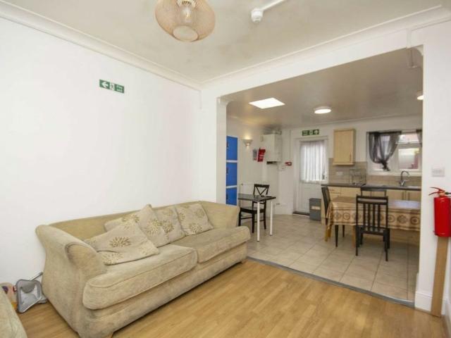 Wroughton Terrace, NW4, London