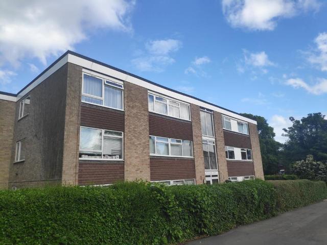 Wray Common Road, Reigate 2 bed flat to rent £1,450 pcm £335 pw