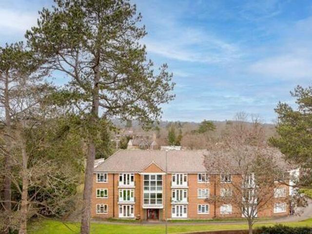 Wray Common Road, Reigate, 2 Bedroom Flat