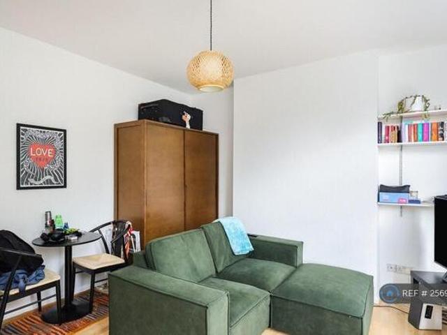 Wray Crescent, London, 1 Bedroom Flat