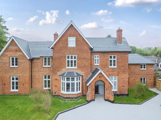 Wray Park Road, Reigate RH2, 2 bed flat to rent, £2,500 pcm | PrimeLocation