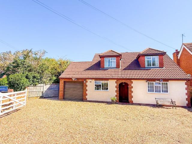 Wraysbury, Berkshire TW19, 3 bed detached house to rent, £2,200 pcm | PrimeLocation