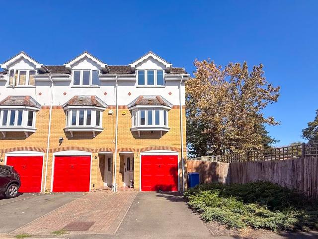 Wraysbury, Berkshire TW19, 3 bed town house to rent, £2,050 pcm | PrimeLocation