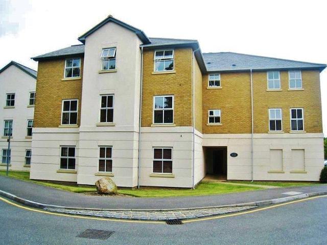 Wraysbury Gardens. 3 bed apartment to rent £1,850 pcm £427 pw