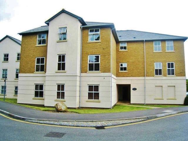 Wraysbury Gardens, Staines Upon Thames, Surrey TW18, 3 bed flat to rent, £1,850 pcm | PrimeLocation