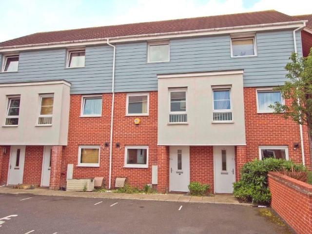 Wraysbury Drive, West Drayton, Middlesex UB7, 4 bed detached house to rent, £2,400 pcm | PrimeLocation