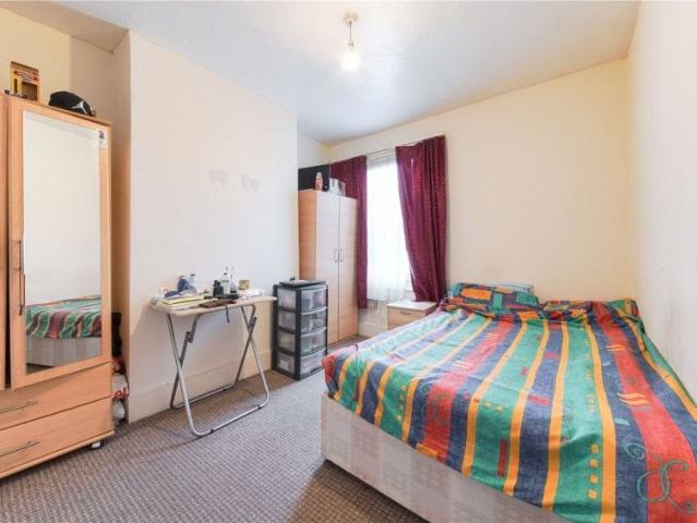 Wragby Road, London E11, 4 bed flat to rent, £2,750 pcm | PrimeLocation