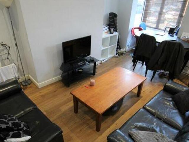 Wrangthorn Terrace, Hyde Park, 5 Bedroom Terraced