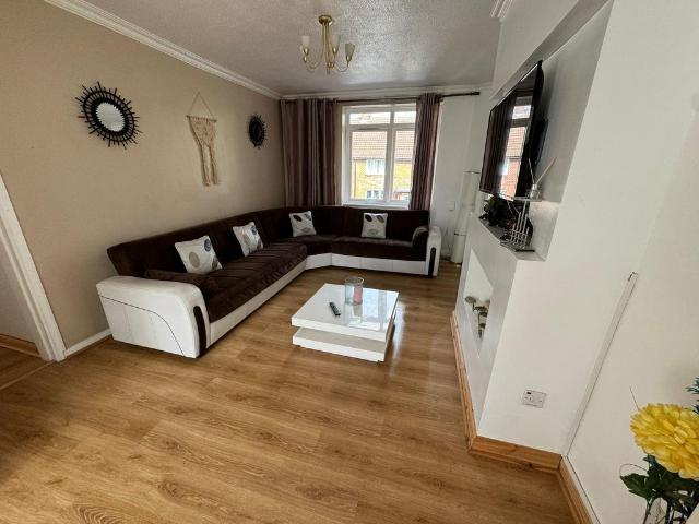 Wretham Place, Newcastle upon Tyne NE2 4 bed flat to rent £1,700 pcm £392 pw
