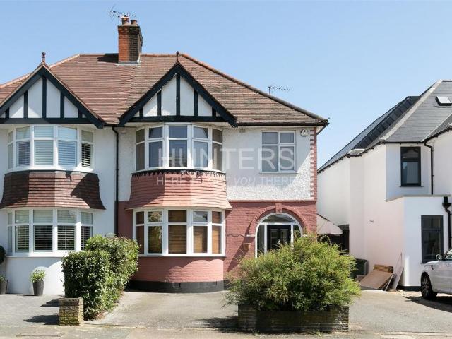 Wren Avenue, NW2 4 bed detached house to rent £4,395 pcm £1,014 pw