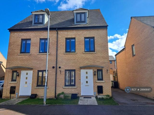 Wren Close, St. Ives, PE27 4 bed semi detached house to rent £1,675 pcm £387 pw