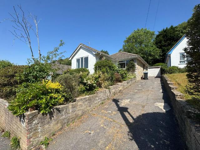 Wren Crescent, Poole BH12 3 bed detached house to rent £1,550 pcm £358 pw