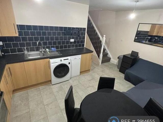Wren House, London, E3 4 bed flat to rent £3,800 pcm £877 pw