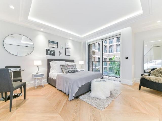Wren House, 190 Strand, Westminster. Studio to rent £4,117 pcm £950 pw