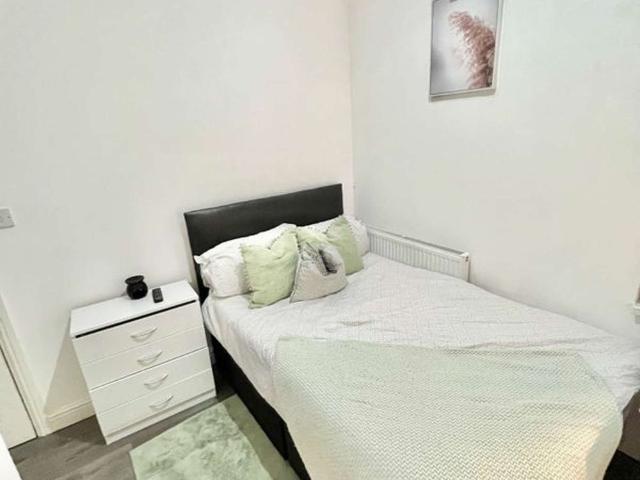 Wren Street Room 1