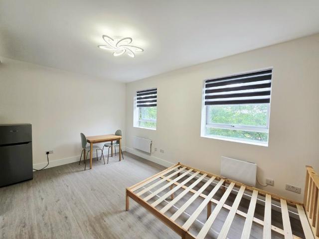 Wren View, Hornsey Lane, Highgate, N6 Studio to rent £1,495 pcm £345 pw