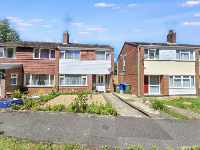 Wren Way, Farnborough GU14, 3 bed semi detached house to rent, £1,700 pcm | PrimeLocation