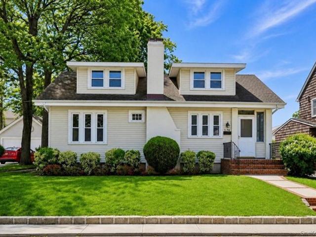 Wright Ave, Malverne, Home For Sale
