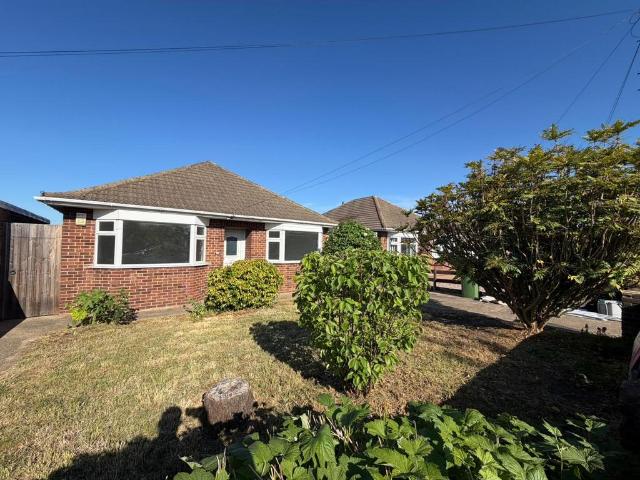 Wright Avenue, PETERBOROUGH PE2 3 bed bungalow to rent £1,195 pcm £276 pw