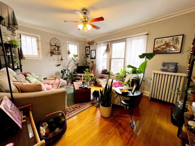 Wrigleyville – BIG 1 Bedroom Apartment CENTRAL A/C! Available July 4th!