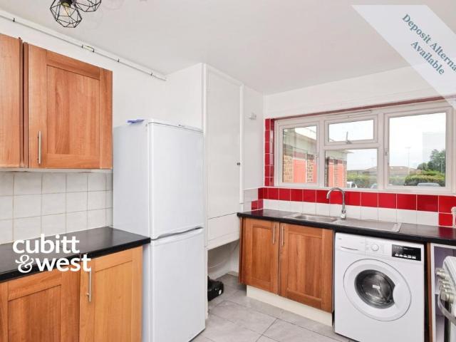Wrythe Lane Carshalton SM5 2 bed maisonette to rent £1,650 pcm £381 pw