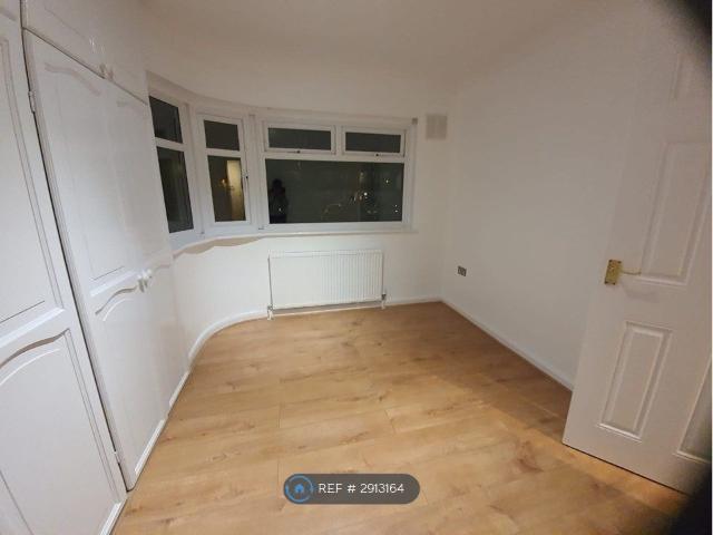 Wrythe Lane, Carshalton SM5, 2 bed maisonette to rent, £1,550 pcm | PrimeLocation