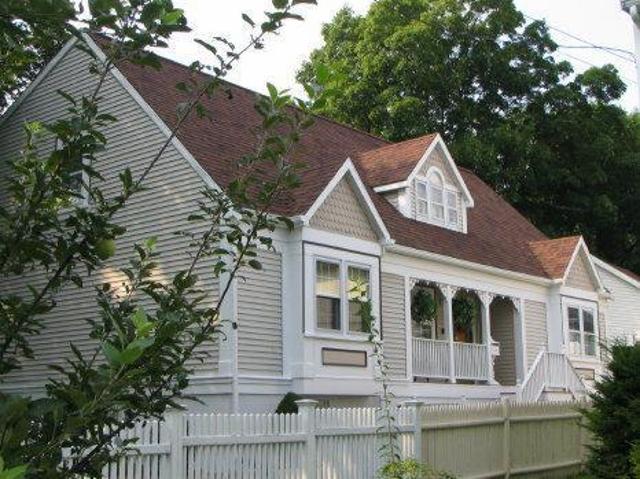 www.21Cedar.com* Gorgeous 12 Yr Old 4 BR Home + Barn