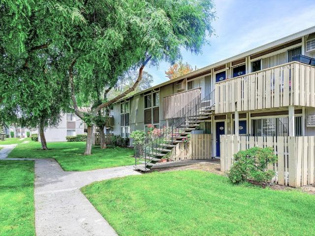 www.almadenterrace.com 2 Bedroom Apartment for Rent at 2118 Canoas Garden Ave, San Jose, CA 95125 Almaden Clare Felice