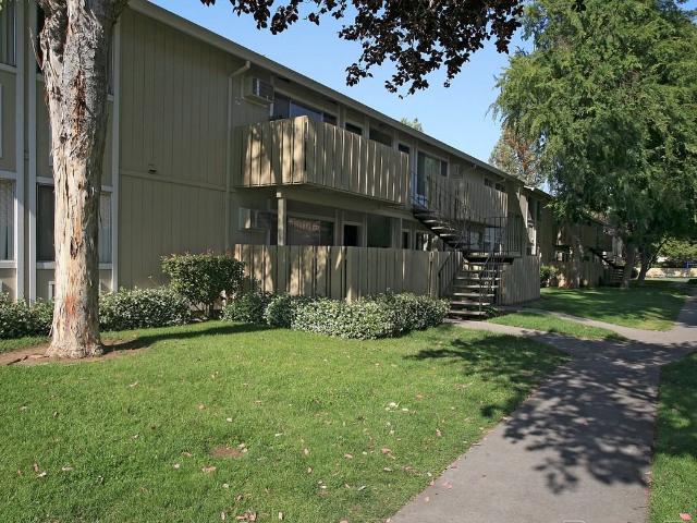 www.almadenterrace.com 2 Bedroom Apartment for Rent at 2118 Canoas Garden Ave, San Jose, CA 95125 Almaden Clare Felice