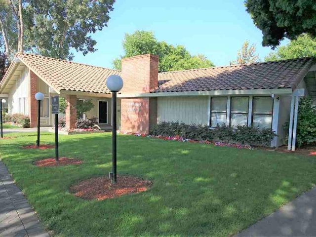 www.almadenterrace.com 3 Bedroom Apartment for Rent at 2118 Canoas Garden Ave, San Jose, CA 95125 Almaden Clare Felice