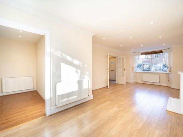 Wymering Road, Maida Vale W9 3 bed terraced house to rent £3,800 pcm £877 pw