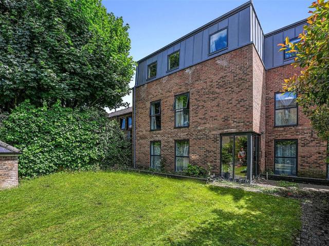 Wynter Street, Battersea, London SW11, 2 bed flat to rent, £2,600 pcm | PrimeLocation
