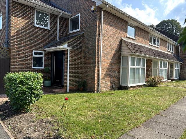 Wynton Grove, Walton On Thames, KT12 4 bed semi detached house to rent £3,500 pcm £808 pw