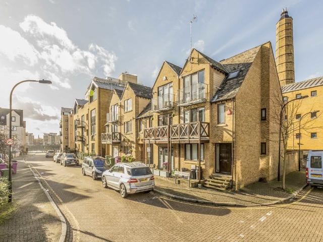 Wynan Road, Canary Wharf E14, 4 bed terraced house to rent, £3,600 pcm | PrimeLocation