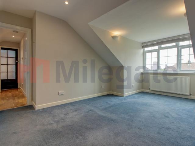 Wynash Gardens, Carshalton SM5, 1 bed flat to rent, £1,300 pcm | PrimeLocation