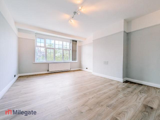 Wynash Gardens, Carshalton SM5, 2 bed flat to rent, £1,850 pcm | PrimeLocation