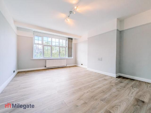 Wynash Gardens, Carshalton SM5 2 bed flat to rent £1,800 pcm £415 pw