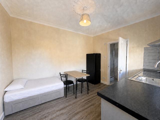Wyndale Avenue, London NW9, Studio to rent, £925 pcm | PrimeLocation