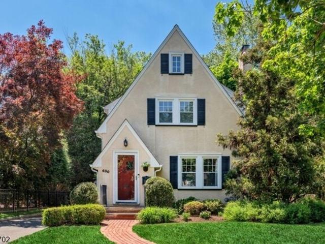 Wyndemere Ave, Ridgewood Village, Home For Sale