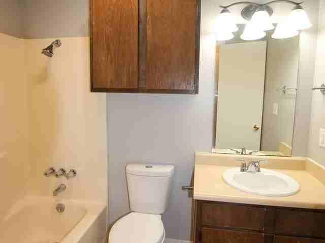 Wyndham Hill Apartments conveniently located in Southeast Tyler 2 Bedroom Apartment for Rent at 4222 Park Pl, Tyler, TX 75703