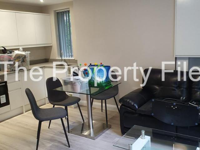 Wynnstay Grove M14 3 bed apartment to rent £2,250 pcm £519 pw