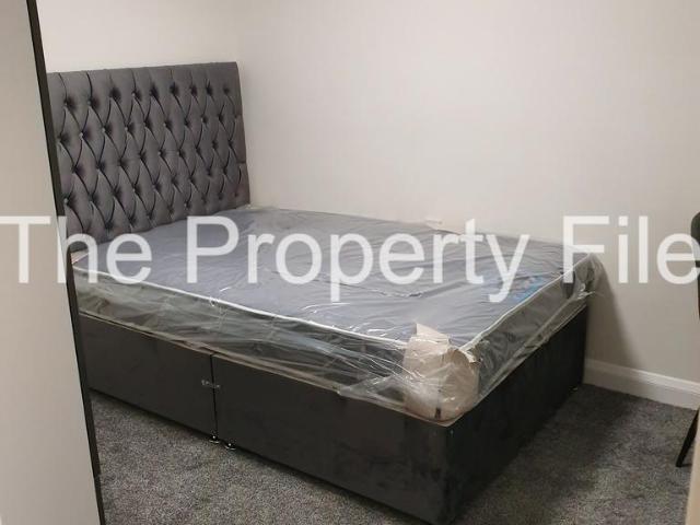 Wynnstay Grove M14 2 bed apartment to rent £1,420 pcm £328 pw