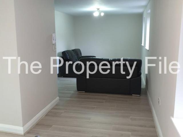 Wynnstay Grove M14 4 bed flat to rent £2,840 pcm £655 pw