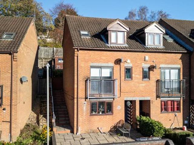 Wyatt Close, High Wycombe, 3 Bedroom End
