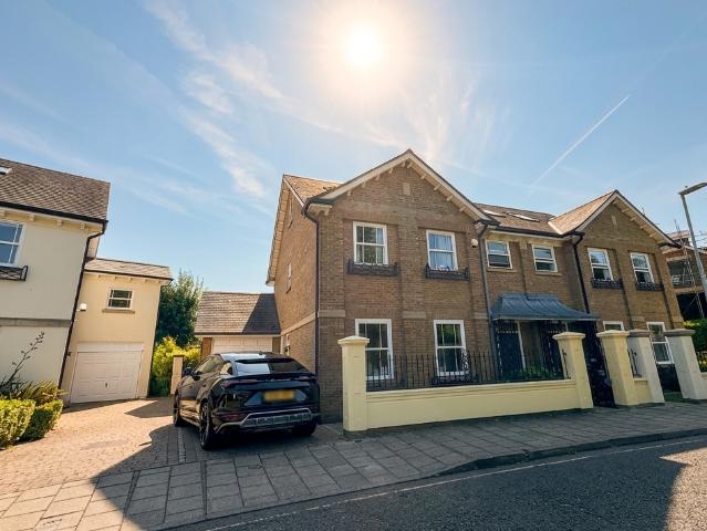 Wyatt Drive, Barnes, London SW13, 5 bed detached house to rent, £7,495 pcm | PrimeLocation