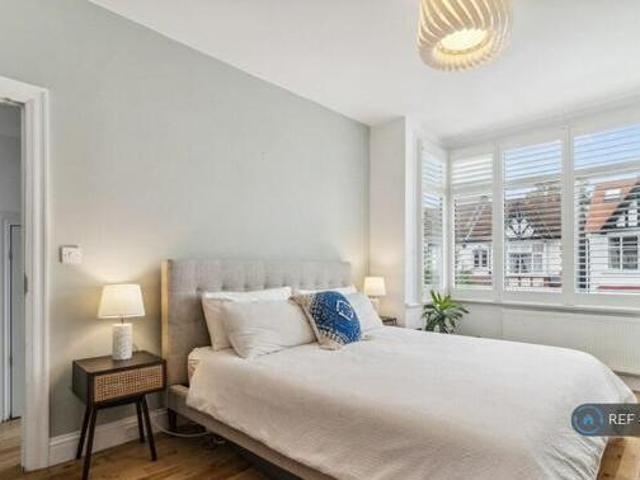 Wyatt Park Road, London, 2 Bedroom Flat