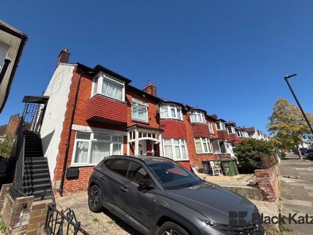 Wyatt Park Road, Streatham Hill SW2, 2 bed flat to rent, £1,998 pcm | PrimeLocation
