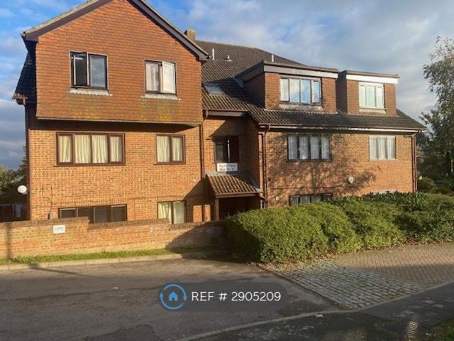 Wyatt Place, Rochester ME2, 2 bed flat to rent, £1,150 pcm | PrimeLocation